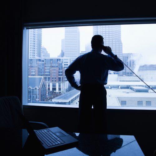 dreamstime_2284451-office-lone-worker - Cardinus